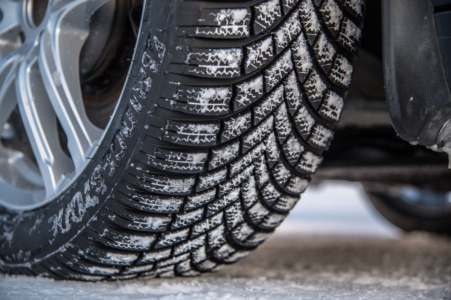Bridgestone’s Blizzak LM005 tops Auto Express winter tyre test - Ben ...